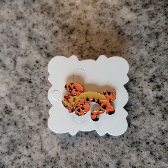 Disney | Jewelry | Disney Tigger Pin | Poshmark